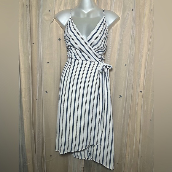 Monteau | Dresses | Monteau Wrap Dress Euc Size Womens Medium Button ...